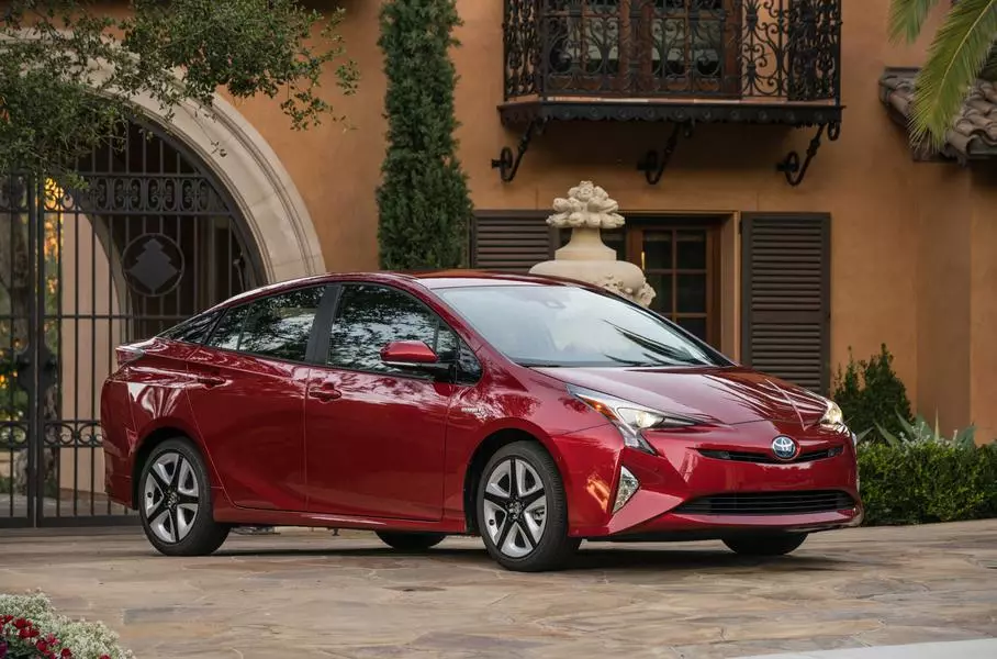 V Los Angeles ukáže aktualizovanú hybridnú Toyota Prius 10019_2