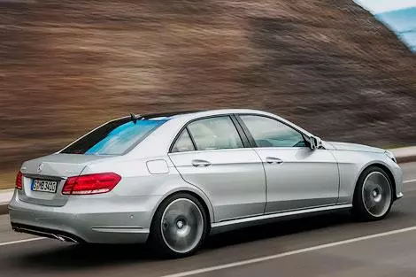 The first photos of the updated Mercedes-Benz E-Class appeared. 100392_2