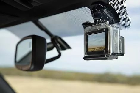 Toyota equipped pickup Tacoma Mount para sa GoPro Camera. 10074_2