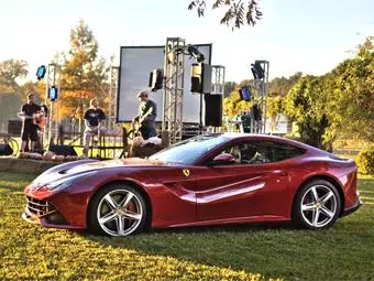 The first in the United States Ferrari F12Berlinetta sold for a million dollars 100797_1