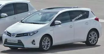 Photospiona filmed new hatchback Toyota Auris