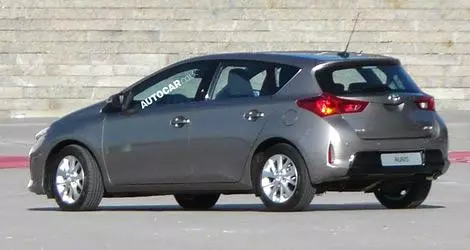 Photospiona filmed new hatchback Toyota Auris 100850_2