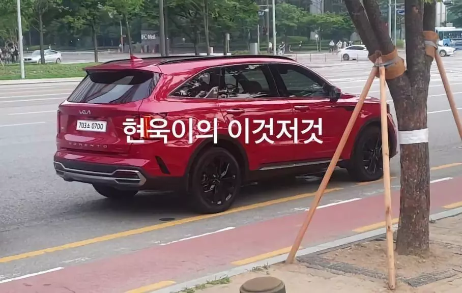 KIA Sorento는 새로운 로고를 시도했습니다 1008_2