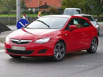 Seat disguised the three-door Leon under Opel Astra 101005_1