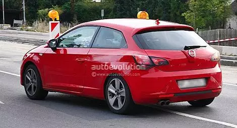 Seat disguised the three-door Leon under Opel Astra 101005_3