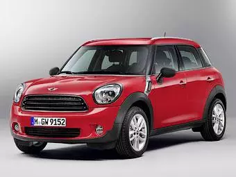 Updated Mini Countryman received traditional windows 101106_1