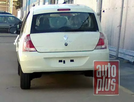 Brazilian turned 14-year-old Renault Clio in a new generation model 101914_3