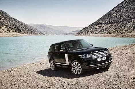 In Russia, began to accept orders for the new Range Rover 102032_3