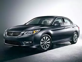 Honda declassified the appearance of the new sedan and the Accord coupe 102107_1