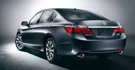 Honda declassified the appearance of the new sedan and the Accord coupe 102107_2