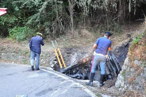 The crew of the rally car burned alive in the accident 102610_3