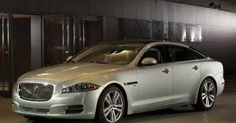 Jaguar deprived the updated sedan XJ atmospheric "eight"