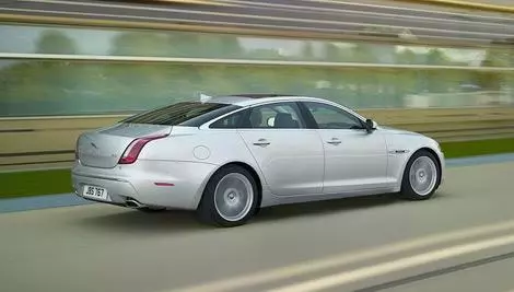 Jaguar deprived the updated sedan XJ atmospheric 