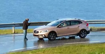 Volvo is preparing a pseudocrossover on the basis of V40