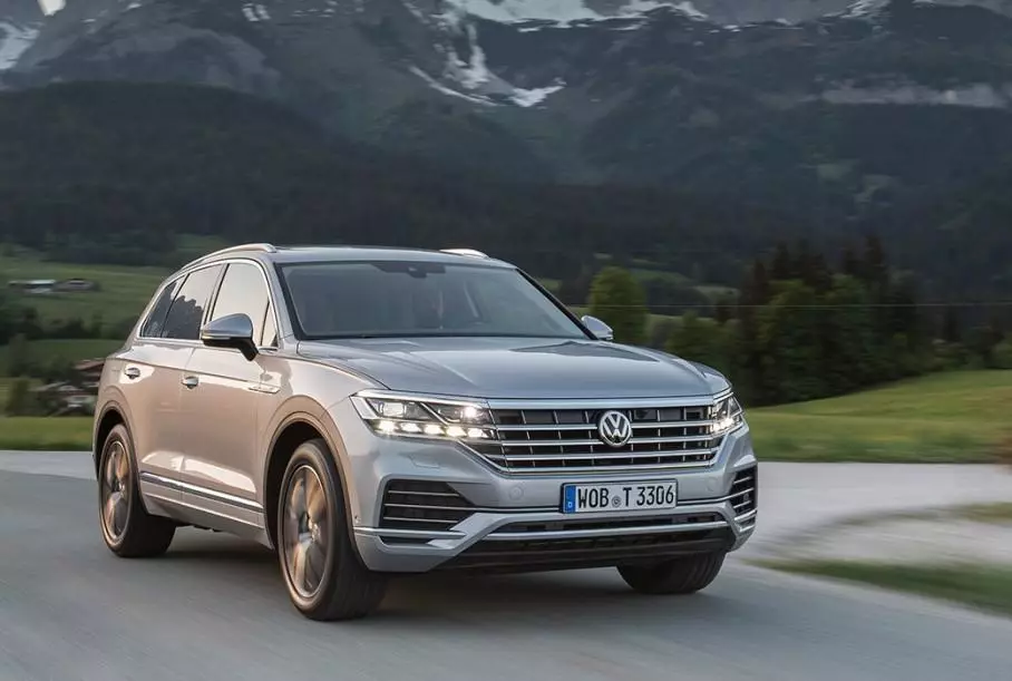 Russian Volkswagen Touareg se ha vuelto más poderoso y más caro. 10407_1