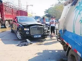 Chinese bus drivers forbidden to crash in expensive cars 104529_1