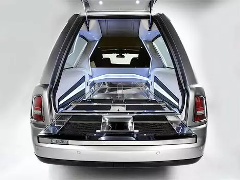 Rolls-Royce Phantom turned into a luxurious catatball 104573_3