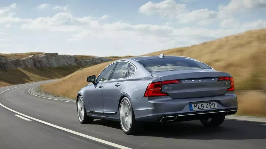 Volvo шинэ тугны шинэ SEDAN танилцуулав 10504_3