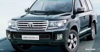 Russian Toyota Land Cruiser 200 went up after restyling