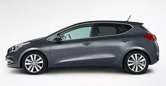 New pictures of the next generation Kia Cee'd appeared