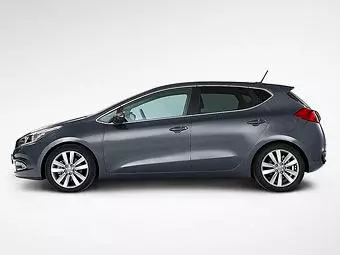 New pictures of the next generation Kia Cee'd appeared 106061_1