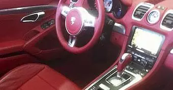 Photospiona filmed the interior of the new Porsche Boxster