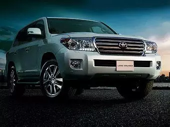 Toyota updated the Land Cruiser 200 SUV 106577_1