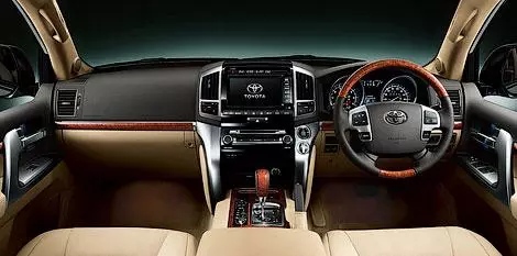 Toyota updated the Land Cruiser 200 SUV 106577_8