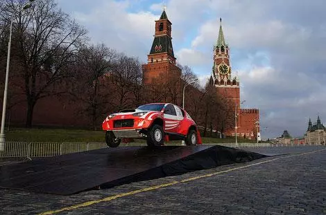 In Moscow, showed live racing 