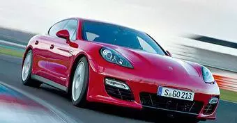 Porsche introduced the most powerful atmospheric "Panamera"