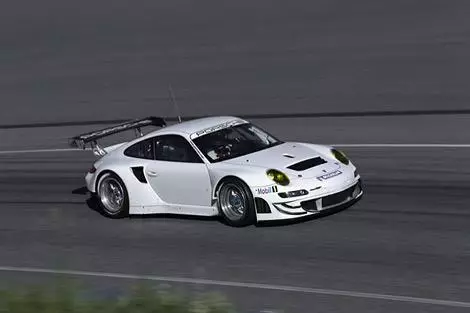 Porsche company slightly improved racing 911st to the new season 107852_2