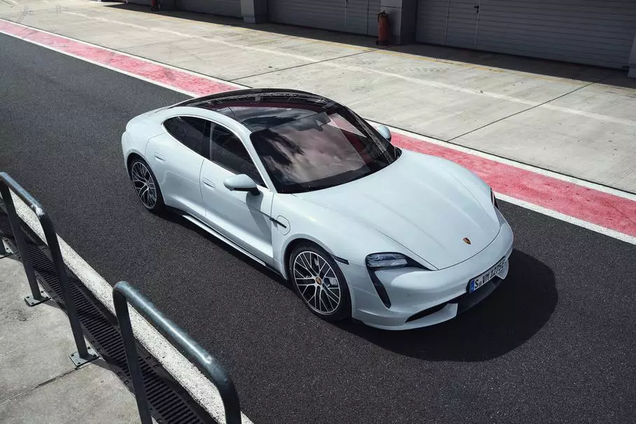 Electro-Porsche on a racing track: yours or someone else? 10798_6