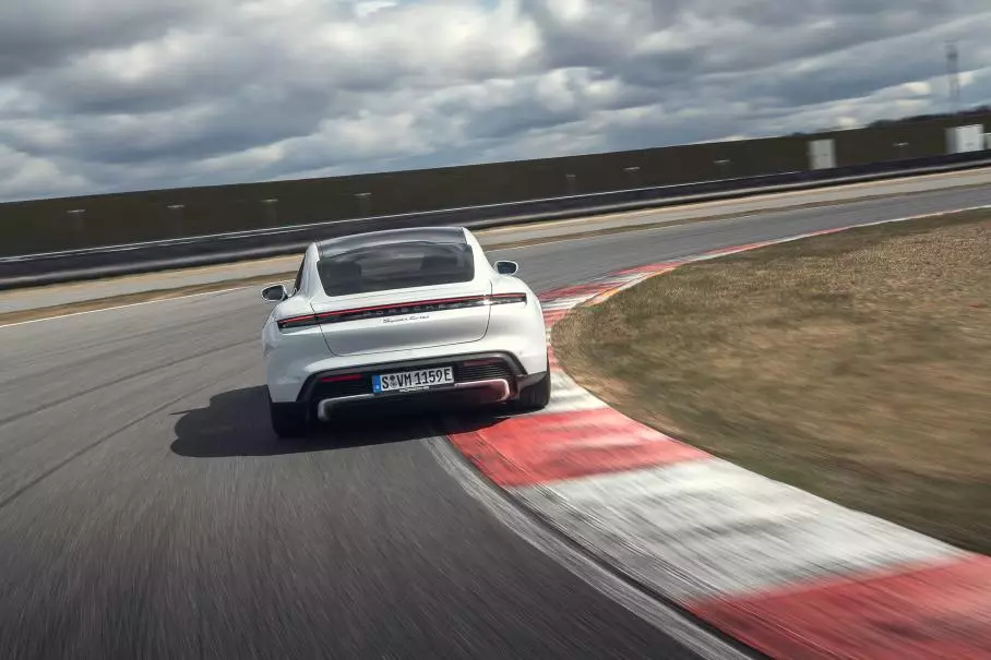 Electro-Porsche on a racing track: yours or someone else? 10798_8