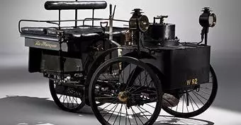 The oldest car in the world will leave the hammer