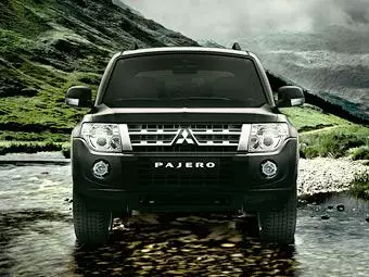 Updated Mitsubishi Pajero in Russia fell in price 110040_1