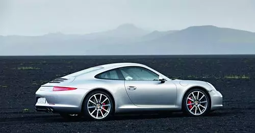 Photos of the new Porsche 911 hit the network before the term