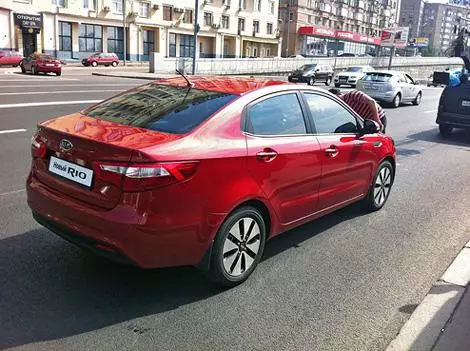 Photos of the budget sedan Kia appeared on the Internet 110367_3