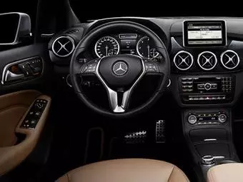 There are photos of the interior of the new Mercedes-Benz B-Class 110739_1