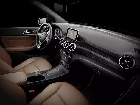 There are photos of the interior of the new Mercedes-Benz B-Class 110739_2