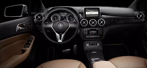 There are photos of the interior of the new Mercedes-Benz B-Class 110739_3