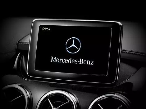 There are photos of the interior of the new Mercedes-Benz B-Class 110739_6