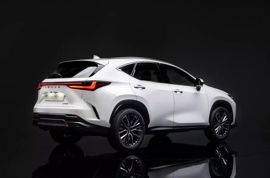 Yeni Lexus NX, Turbo mühərriki 2.4 və daxili dizayn tərəfindən fərqləndi 1126_2