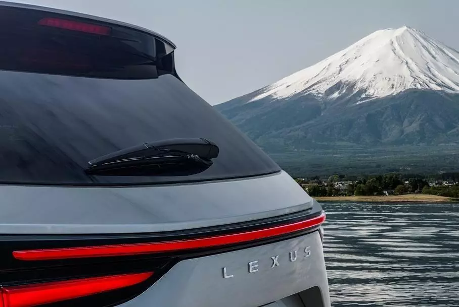 Lexus telah menerbitkan foto segar NX generasi baru 1127_2