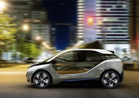 BMW a introduit une petite voiture électrique 11747_3