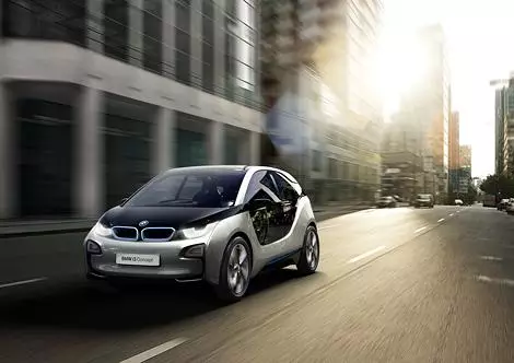 BMW a introduit une petite voiture électrique 11747_4