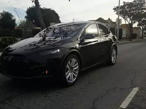 Tesla crossover pertama difoto tanpa kamuflase 11937_2