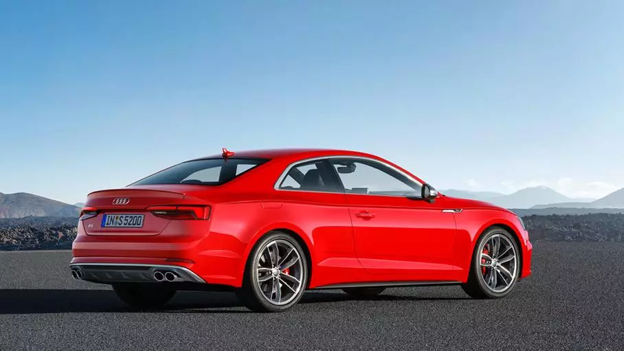 រថយន្ត Audi A5 បានផ្លាស់ប្តូរការផ្លាស់ប្តូរជំនាន់និងវេទិកា 12065_2