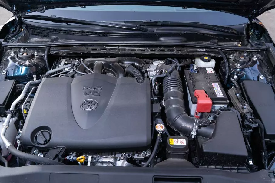 Ti o tọ Toyota Camry V6 idanwo: Apá 1 12130_6