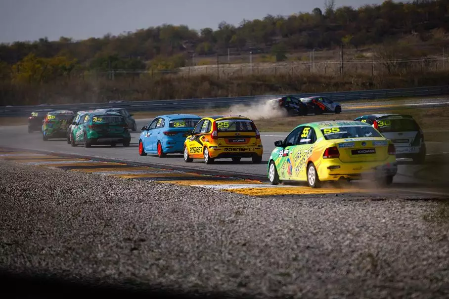 Pote, lágrimas e felicidade da verdadeira corrida de motor junto com Lada 122_2