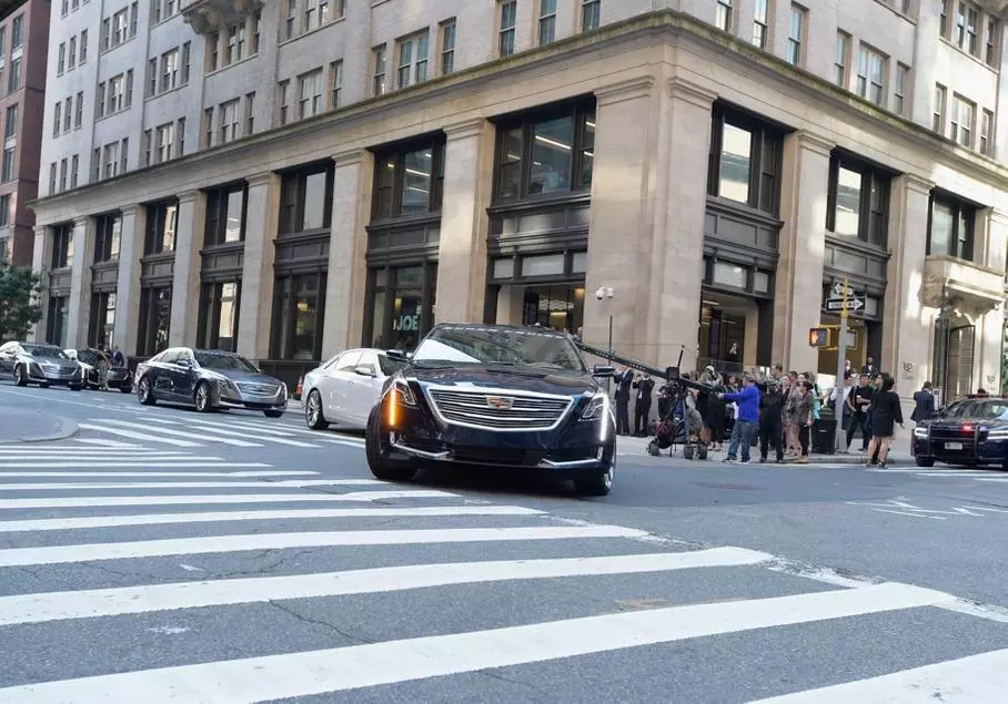 Cadillac het vlagskip-sedans in outonome kilometers gestuur 13342_1